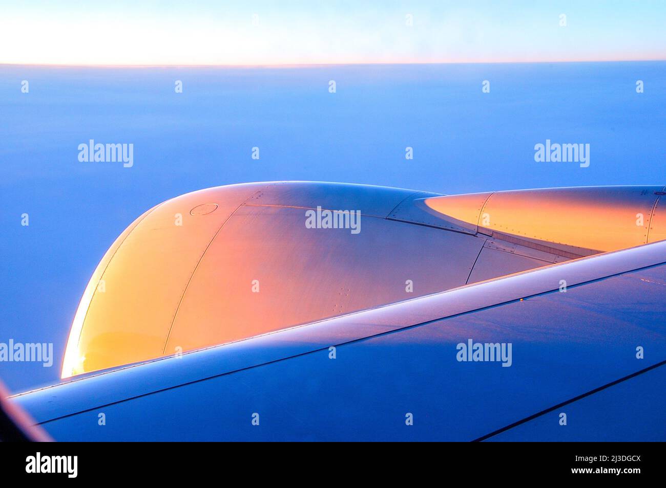 Jet engine commercial airplane hi-res stock photography and images - Alamy