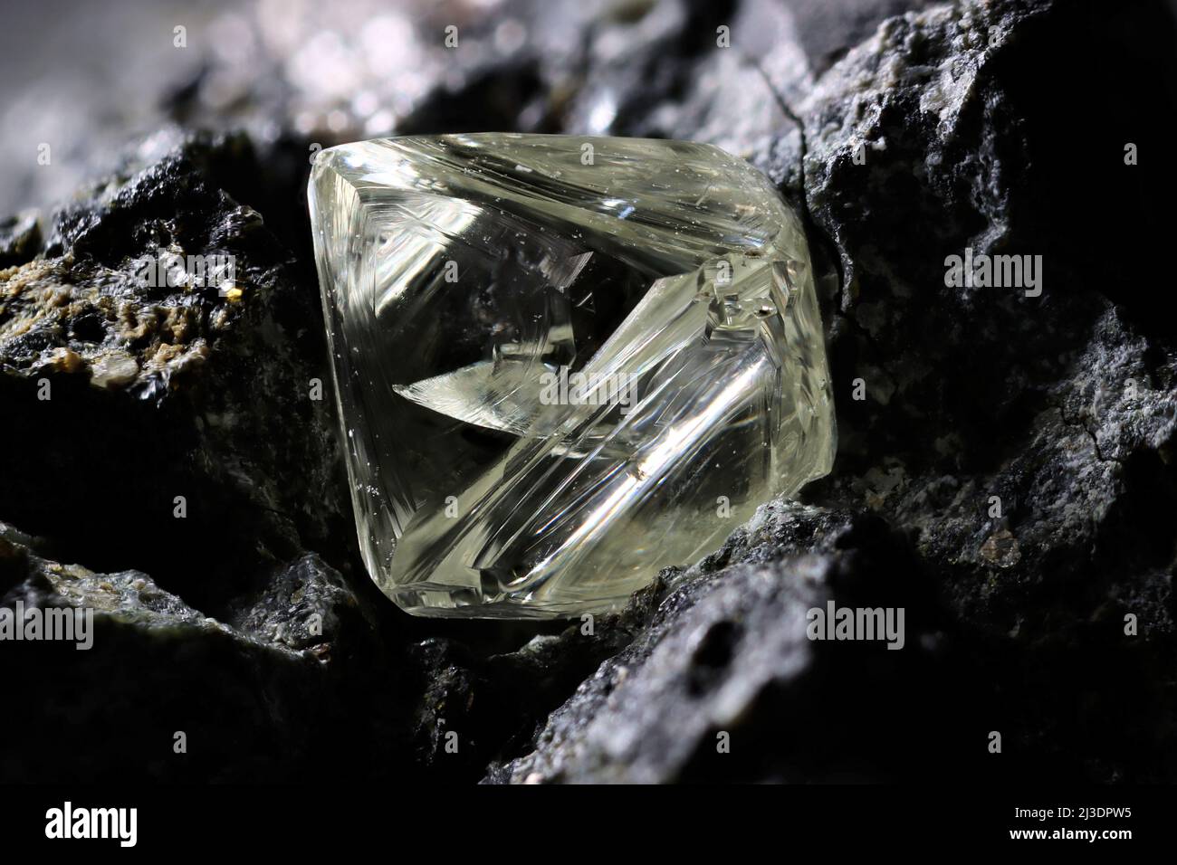 Rough diamond octahedron hi-res stock photography and images - Alamy