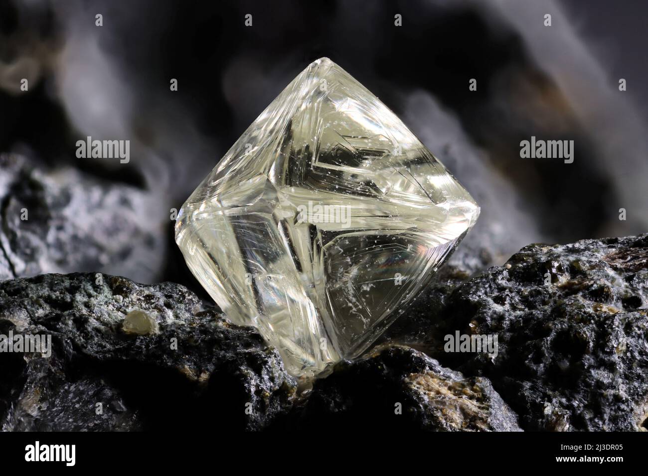 Octahedral diamond crystal hi-res stock photography and images - Alamy