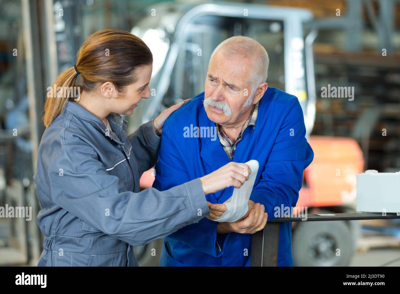 colleague wrapping a hand injury Stock Photo - Alamy