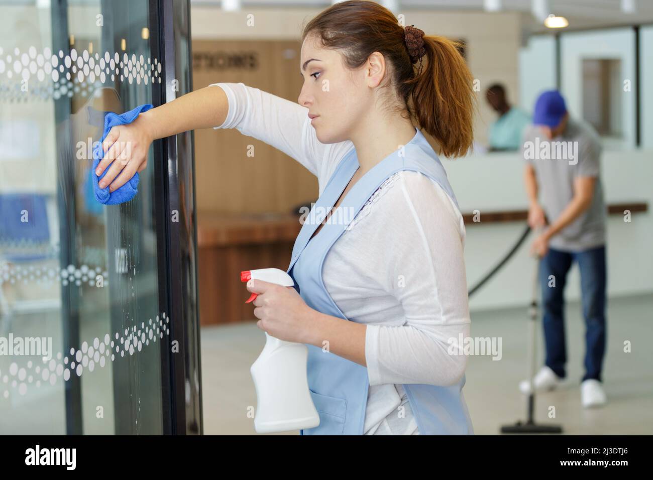 Hospital cleaner hi-res stock photography and images - Alamy