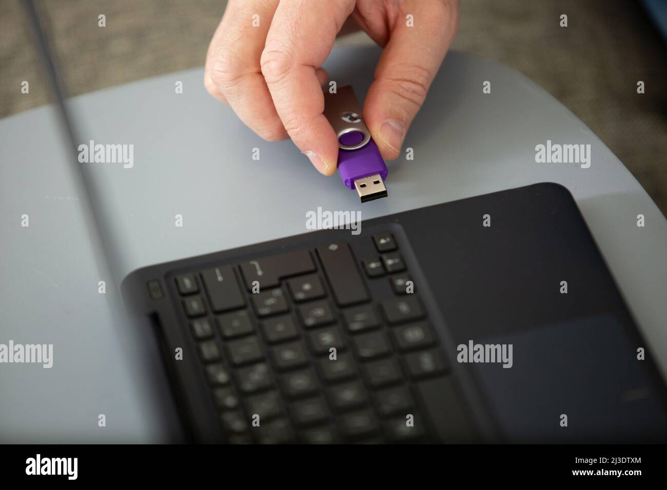 Laptop plugging usb hi-res stock photography and images - Alamy