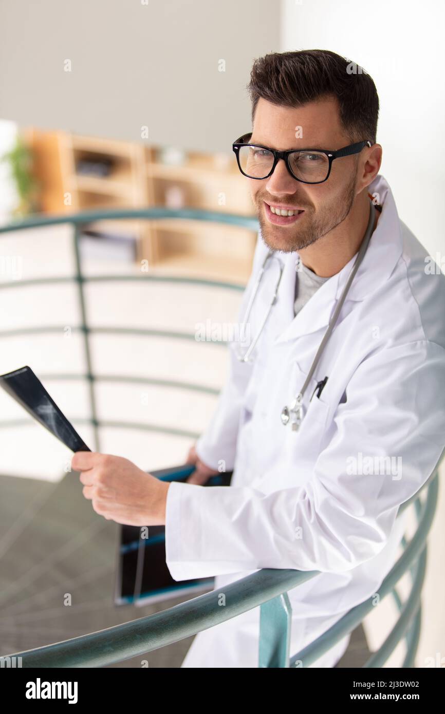Doctor walking xray hi-res stock photography and images - Alamy
