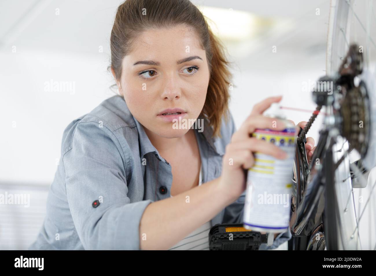 Oiling bicycle tire hi-res stock photography and images - Alamy