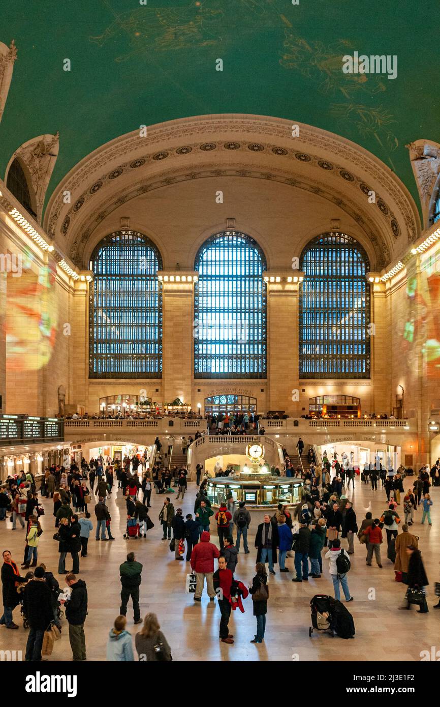 Grand Central station in Manhattan, New York City, with Christmas ...