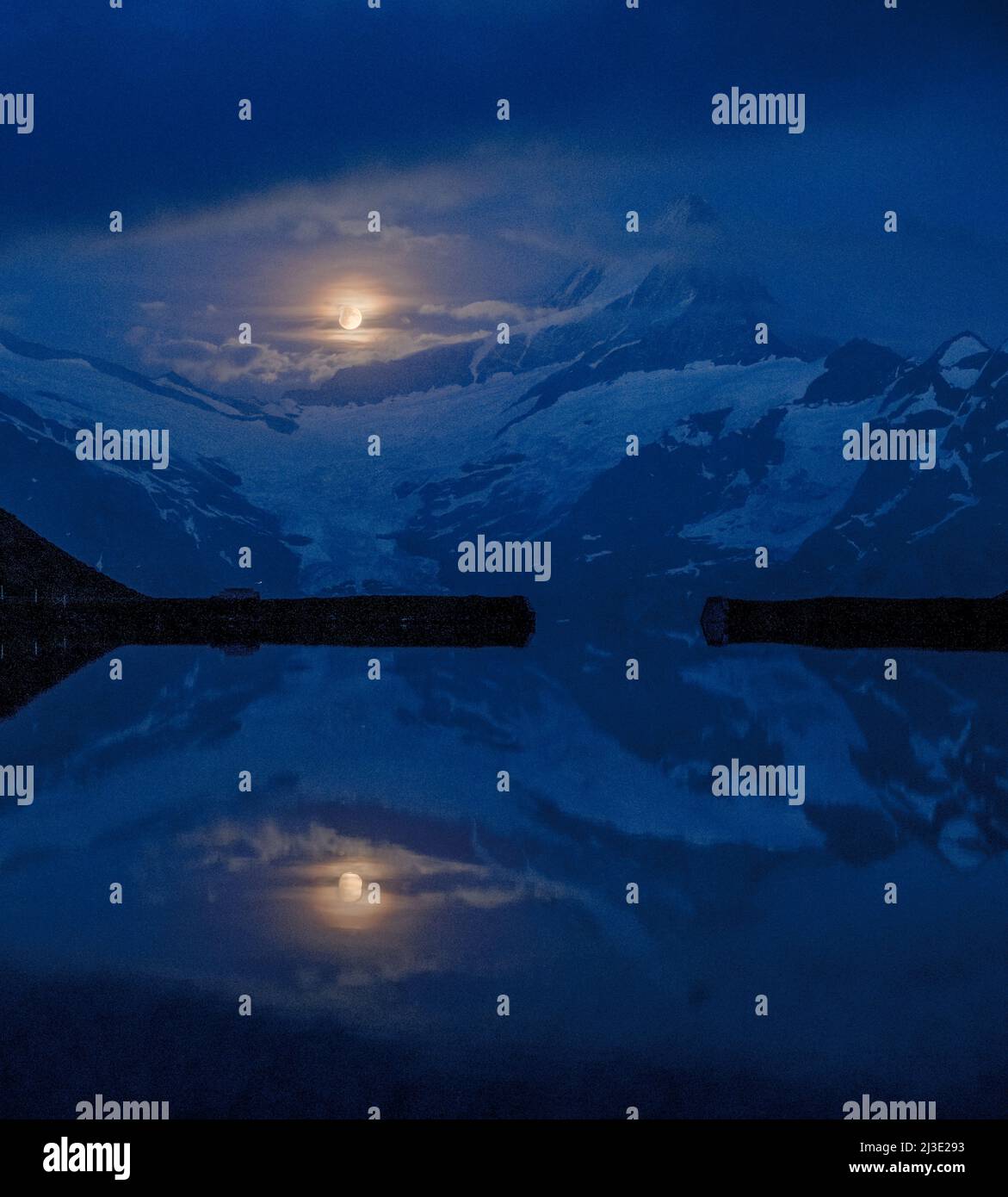moonrise next to Schreckhorn in the Swiss Alps near Grindelwald Stock ...