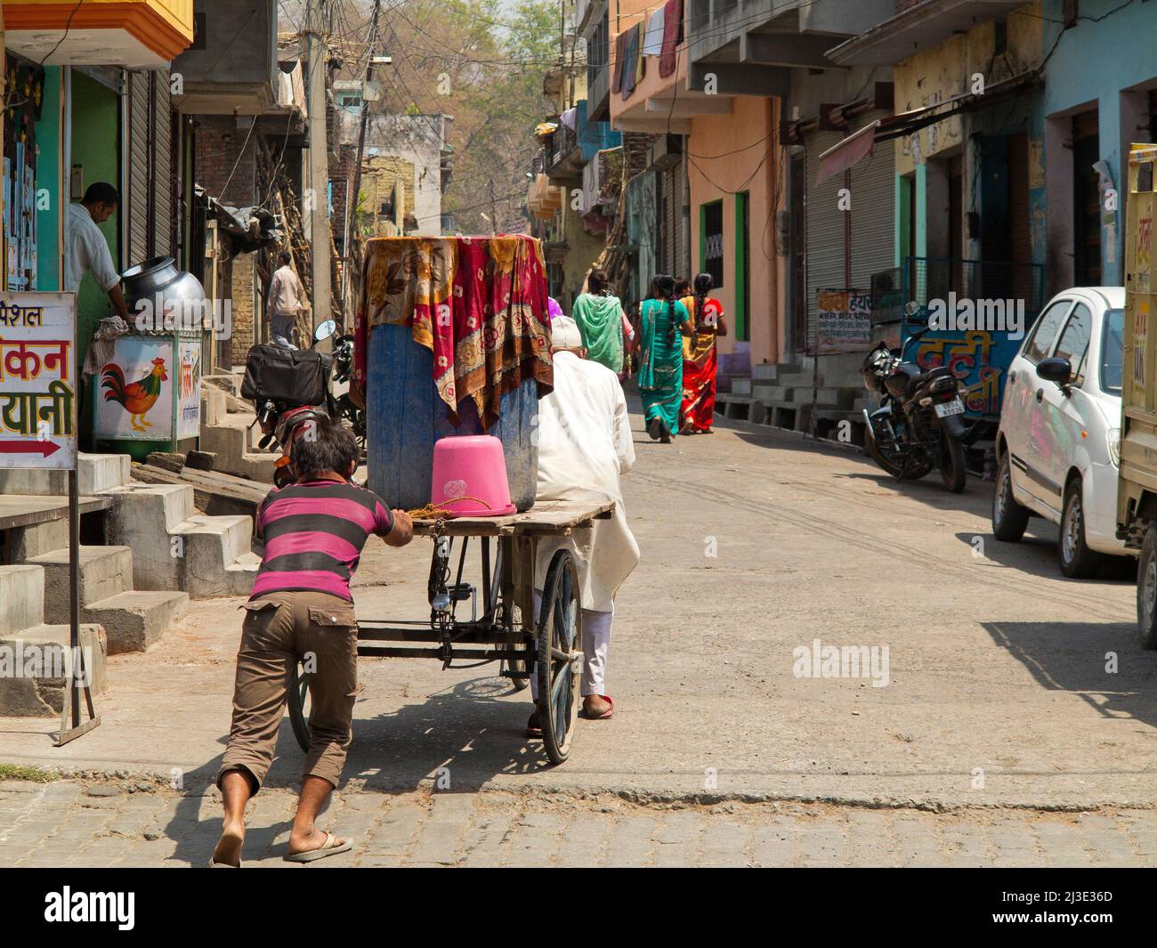 Street scene at Kaladhungi, Uttarakhand, India Stock Photo - Alamy