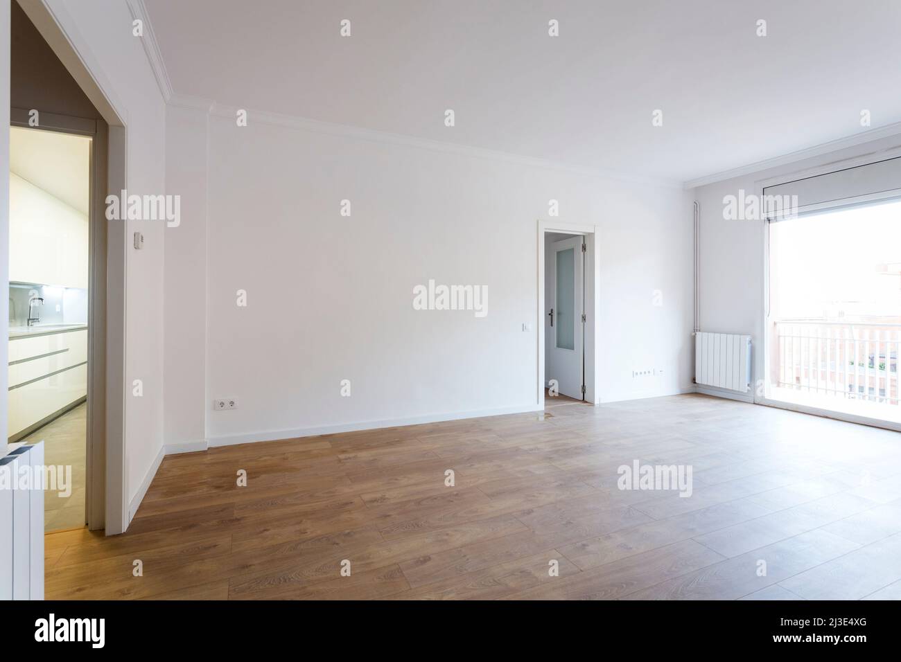 Empty apartment hi-res stock photography and images - Alamy