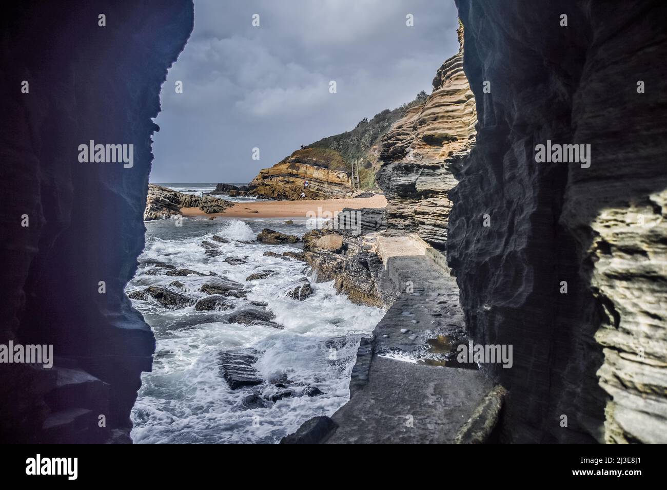 Hole in the wall natural rock formation at Thompsons bay beach ballito ...