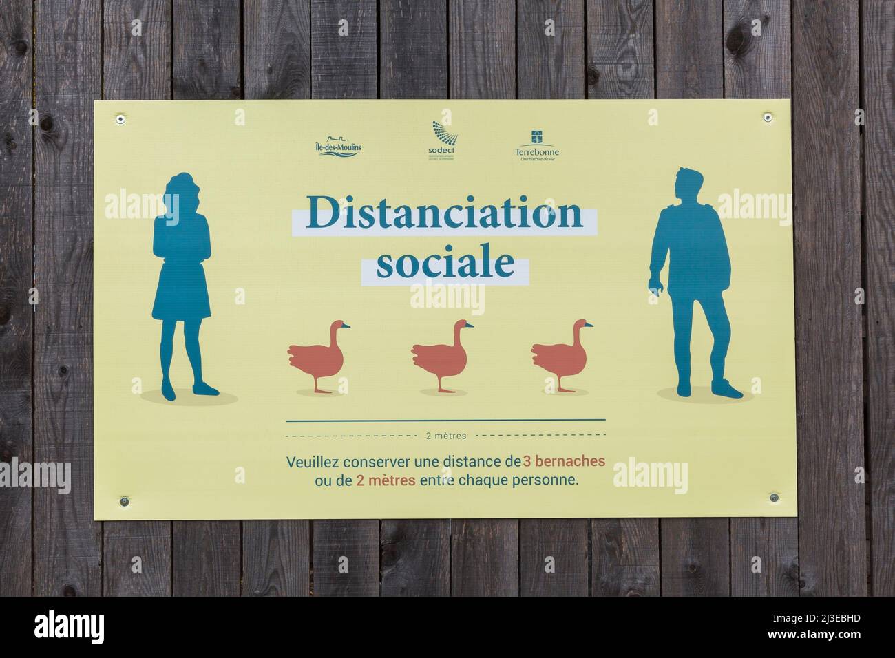French language Social Distancing sign with humourous slant, Ile des ...
