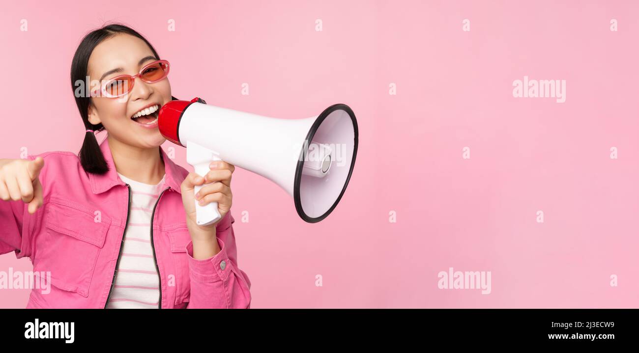 Attention, announcement concept. Enthusiastic asian girl shouting in ...
