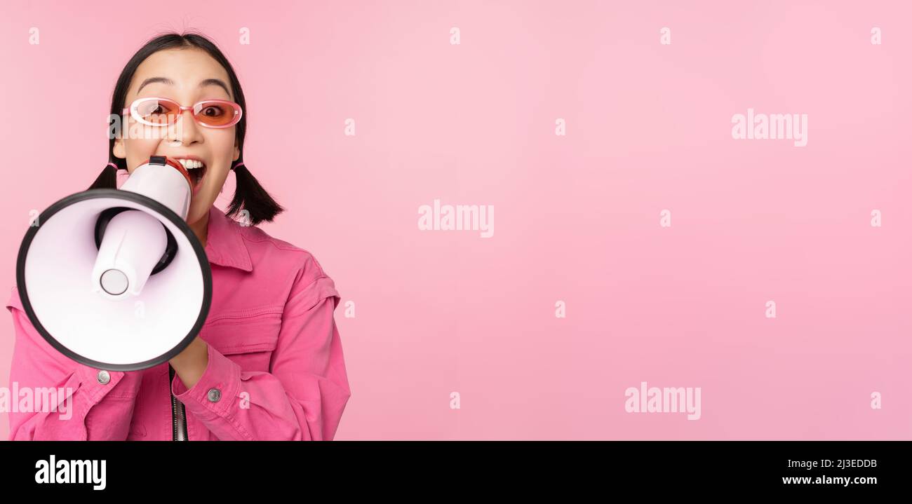 Attention, announcement concept. Enthusiastic asian girl shouting in ...
