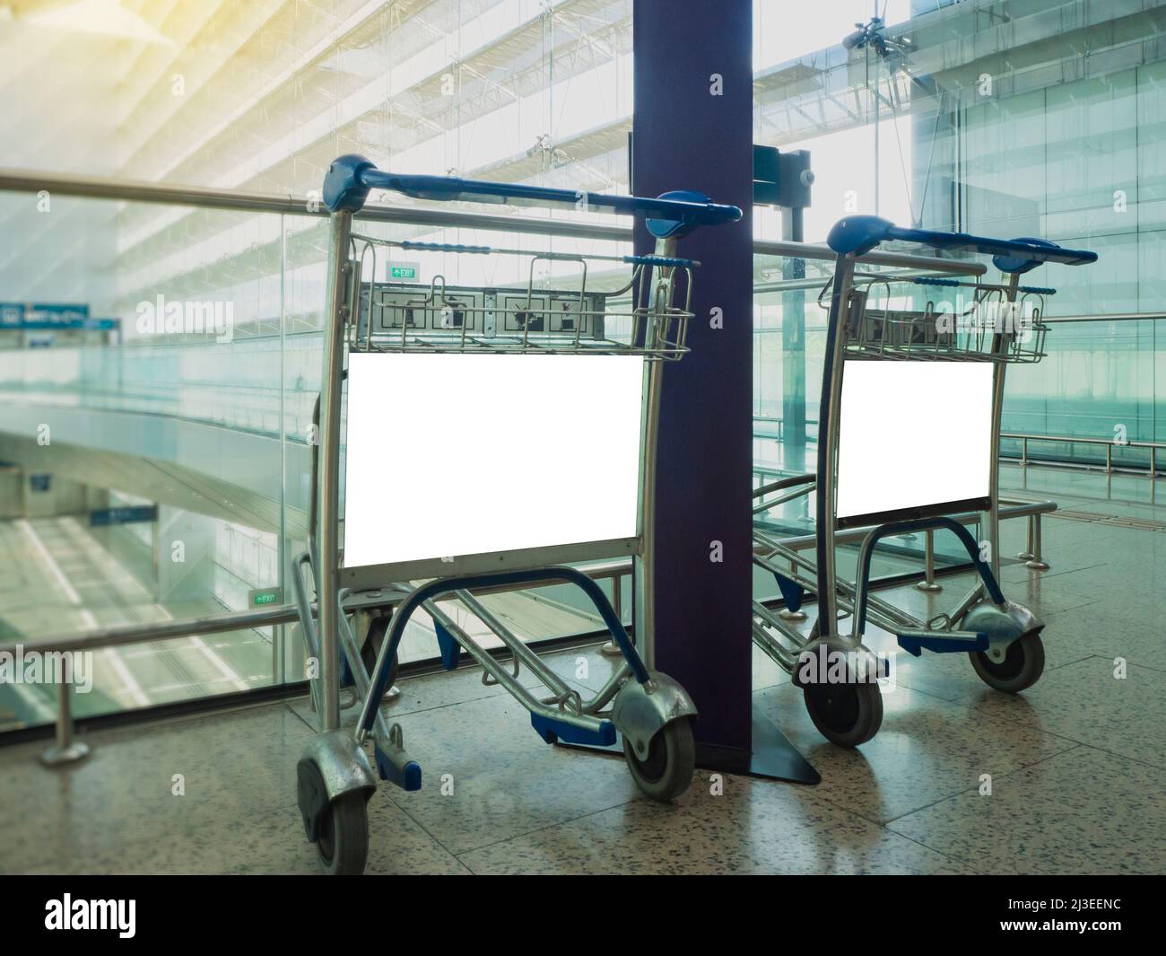 Airport trolleys hi-res stock photography and images - Alamy