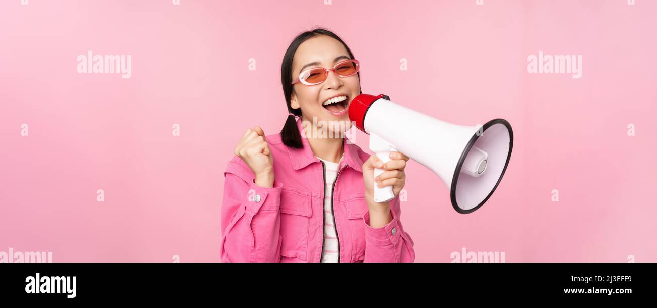 Attention, announcement concept. Enthusiastic asian girl shouting in ...