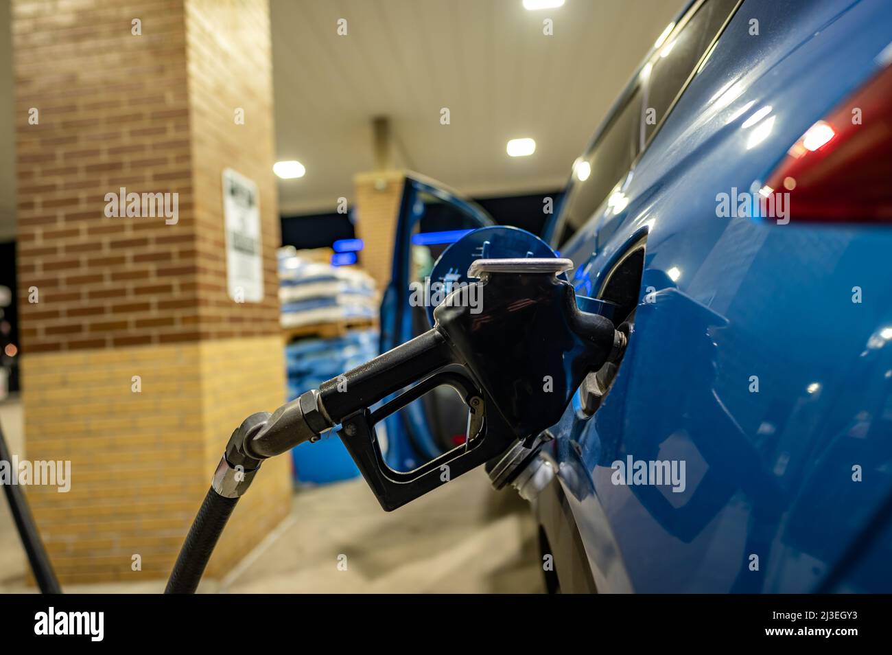Vehicle with gas pump inserted to fill the empty tank Stock Photo - Alamy