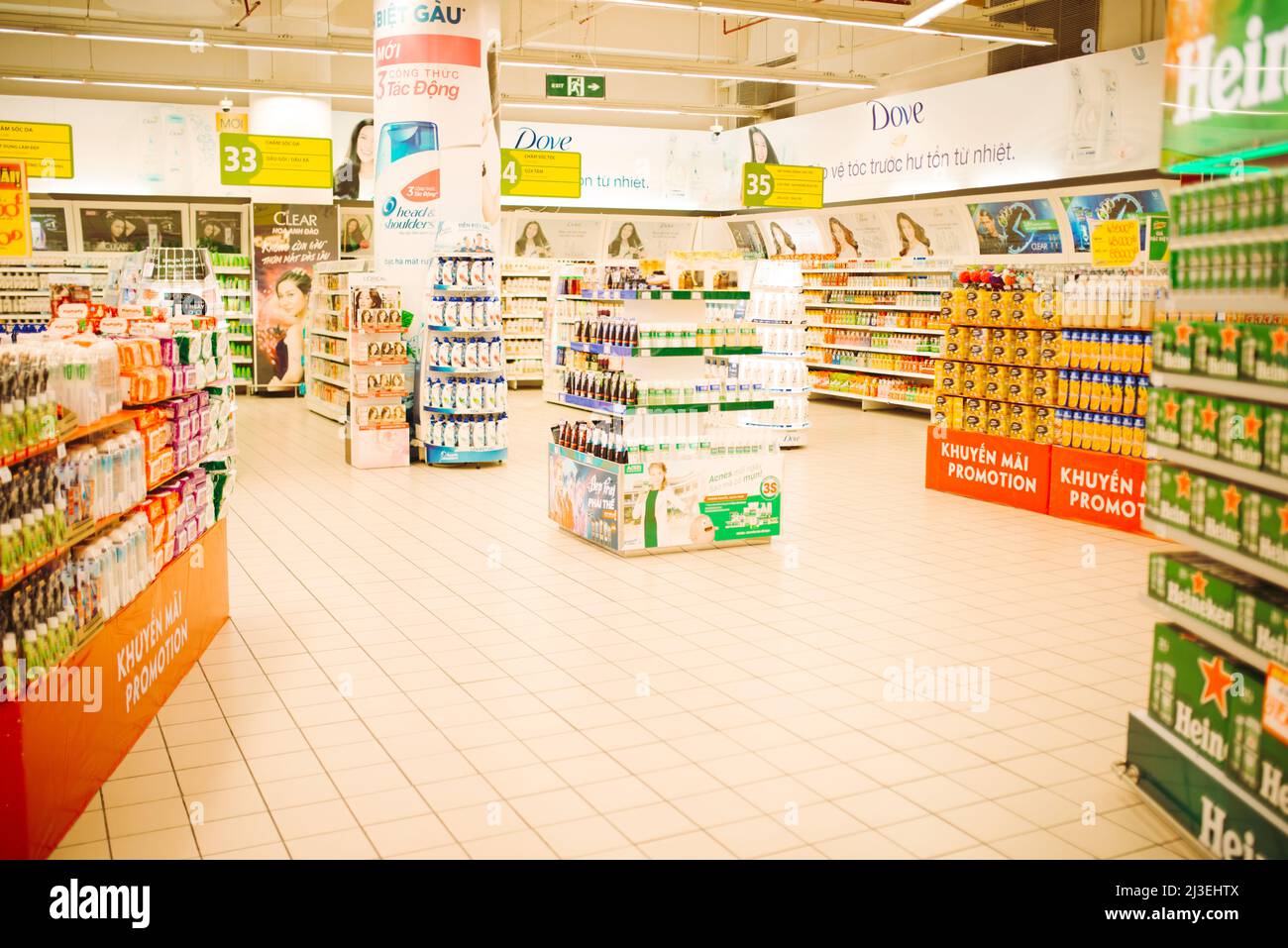 Giant grocery store hi-res stock photography and images - Alamy