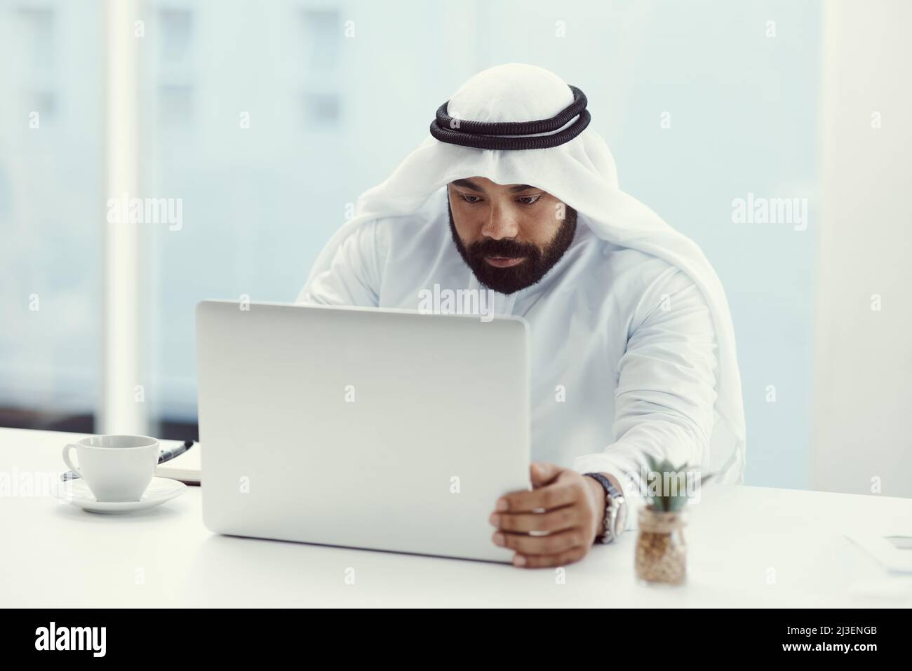 Dubai guy hi-res stock photography and images - Alamy