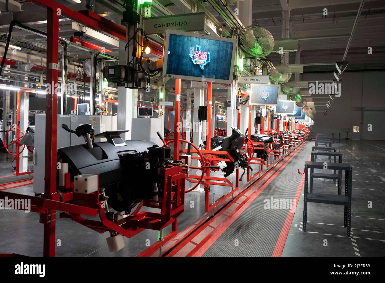 Austin, TX, USA. 7th Apr, 2022. Robotic machines line the manufacturing ...