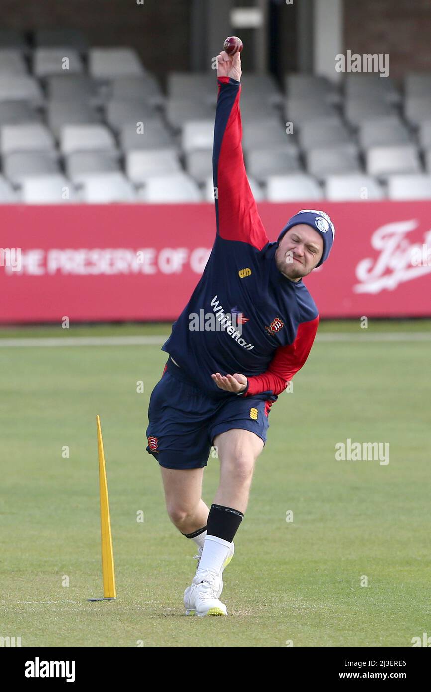 Sam Cook of Essex warms up during Essex CCC vs Kent CCC, LV Insurance ...