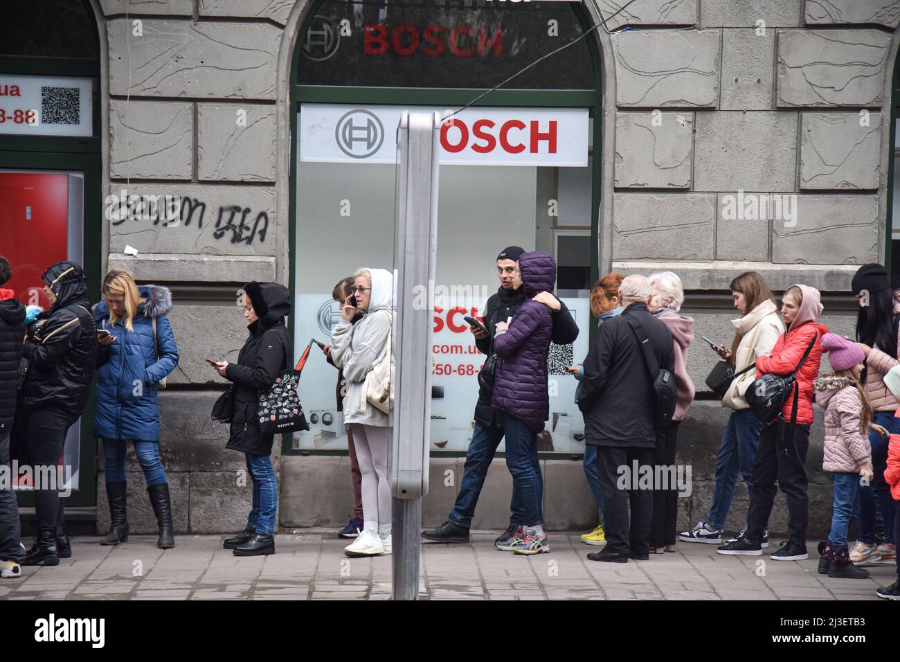 Lviv, Ukraine. 31st Mar, 2022. People stand in a line at the UN refugee ...