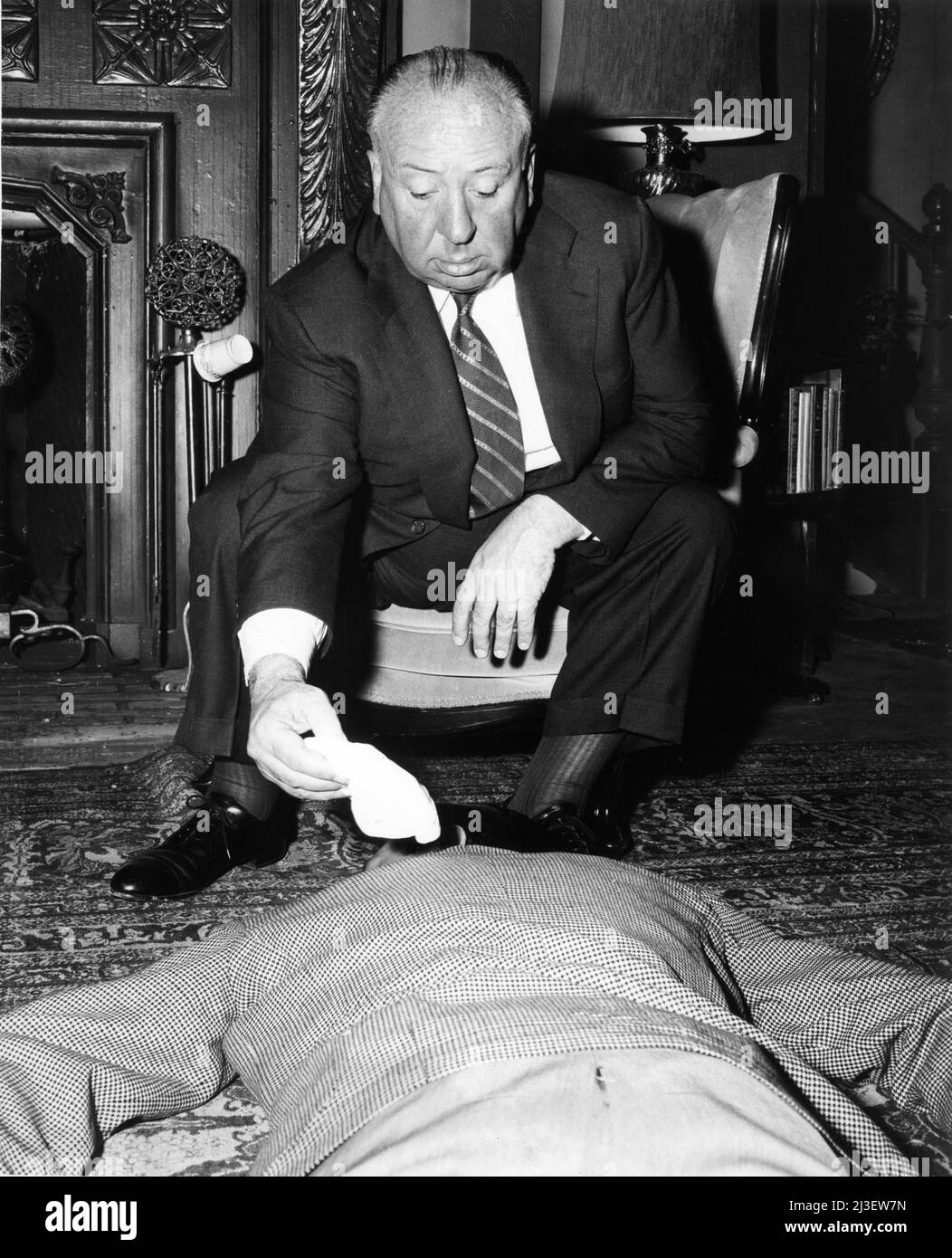 ALFRED HITCHCOCK sitting next to dead man on floor 1956 publicity for ...