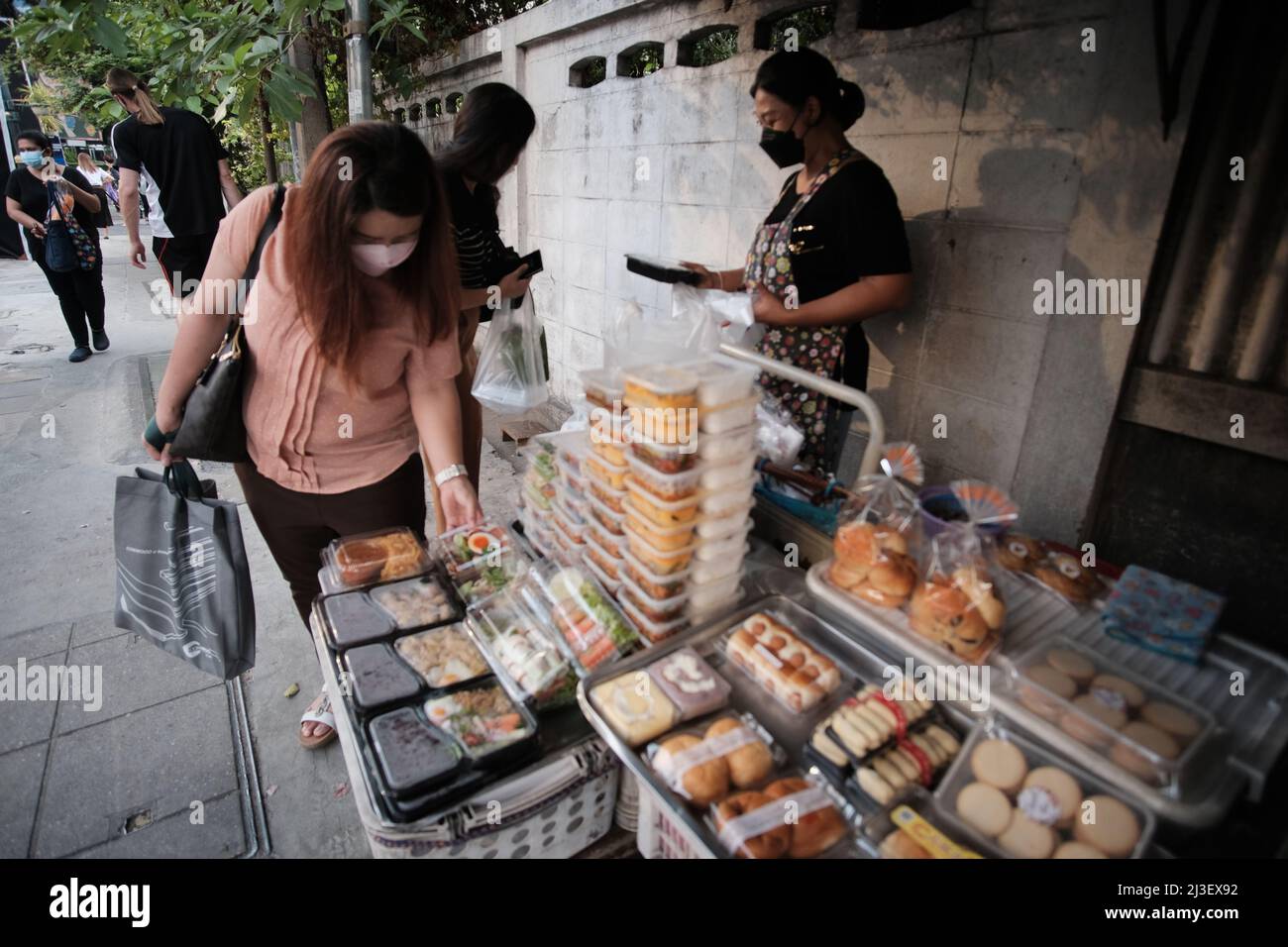 Street Food Vendor Asok Montri Road aka Soi Sukhumvit 21 Bangkok ...
