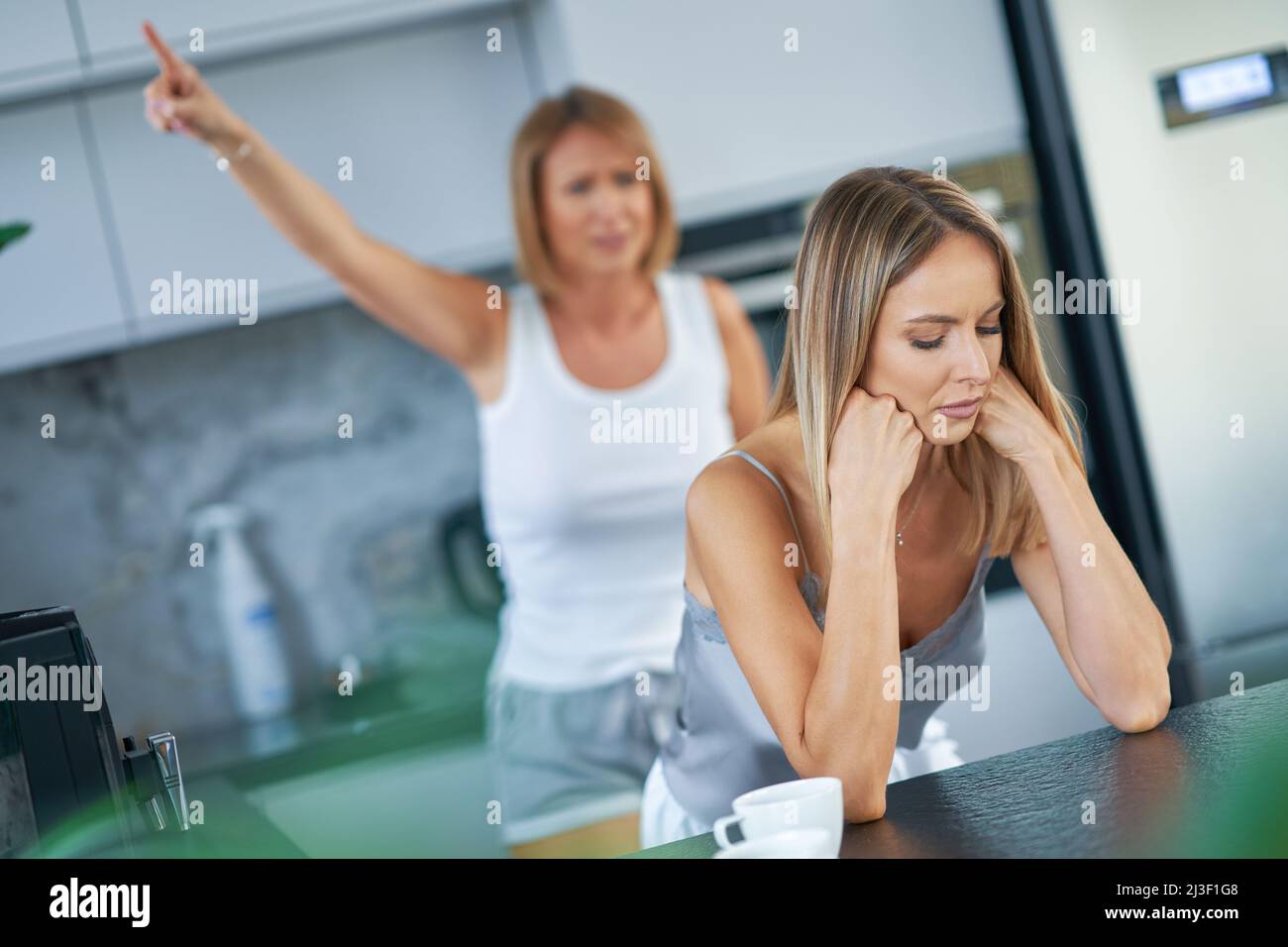 Two women arguing kitchen hi-res stock photography and images - Alamy