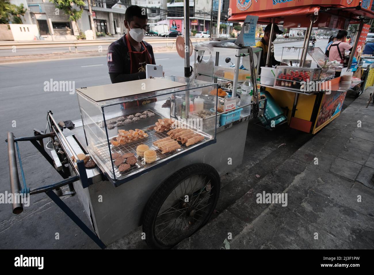 Soi sukhumvit 21 hi-res stock photography and images - Alamy