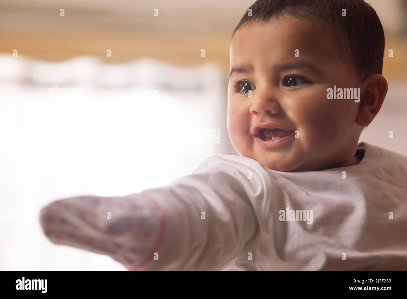 Little cute kid smiling hi-res stock photography and images - Alamy
