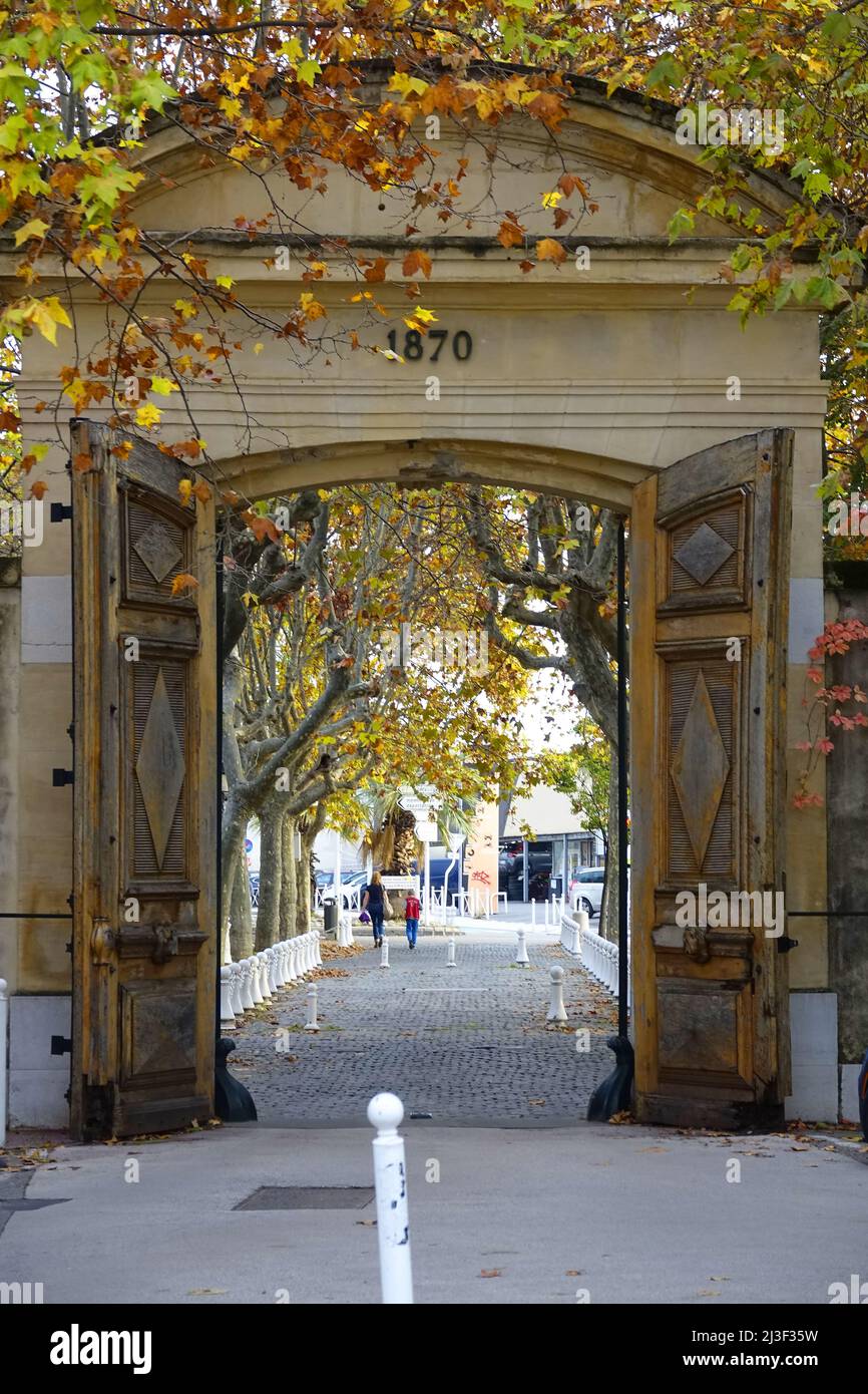 Gate of the old earthen arsenal of Toulon Stock Photo - Alamy