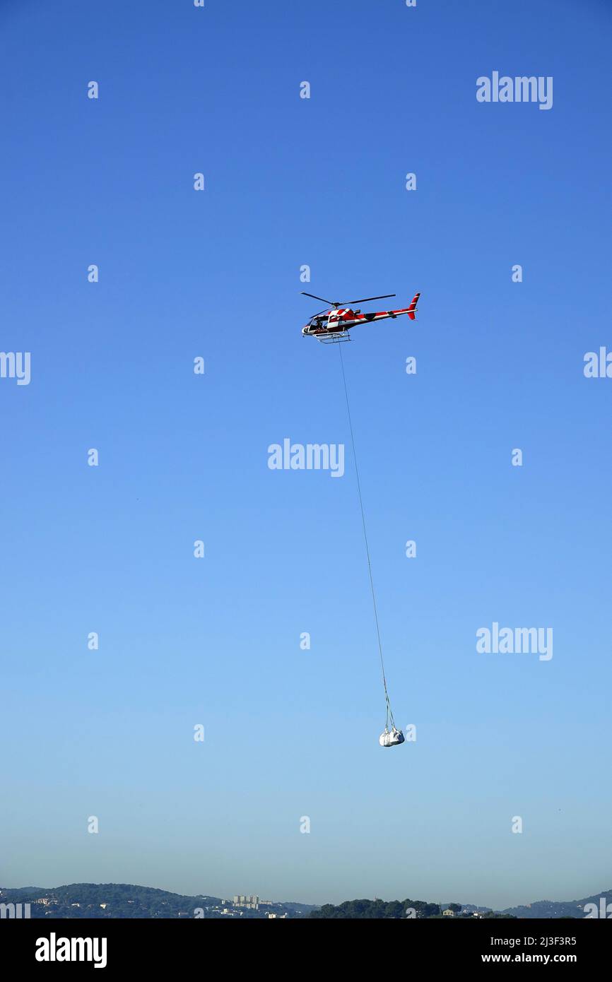 Seaside waste removal by helicopter Stock Photo - Alamy