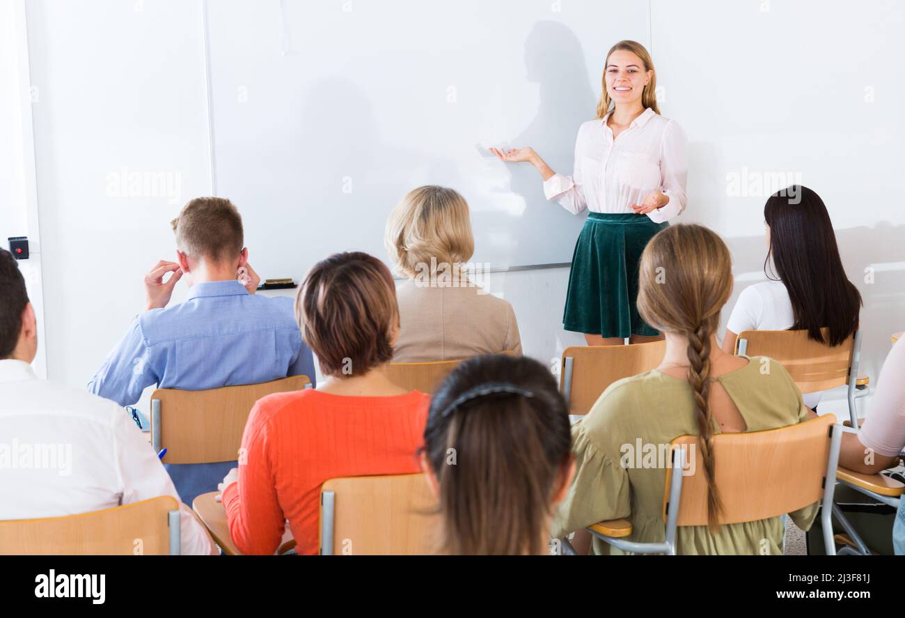 Person giving speech audience hi-res stock photography and images - Alamy