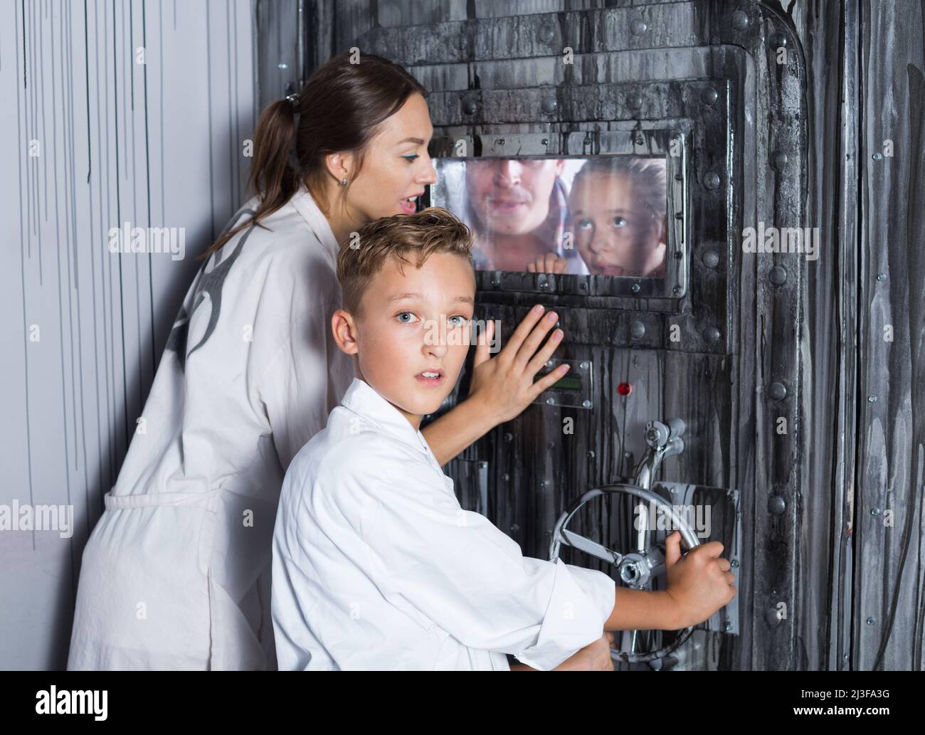 Dad kids escape room hi-res stock photography and images - Alamy