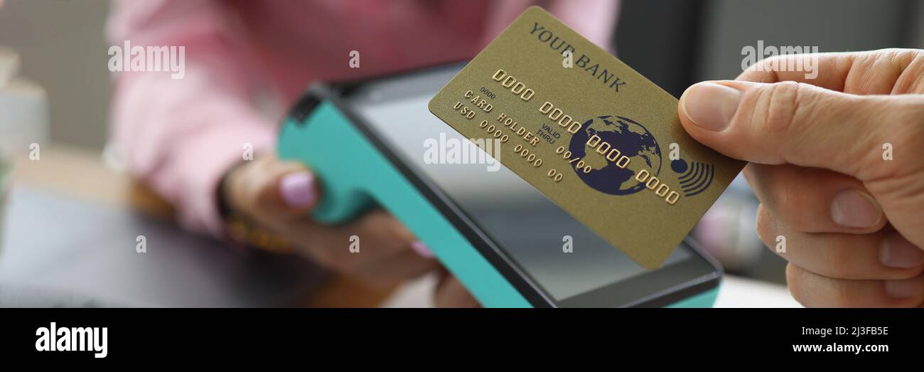 Man using terminal to pay Stock Photo - Alamy