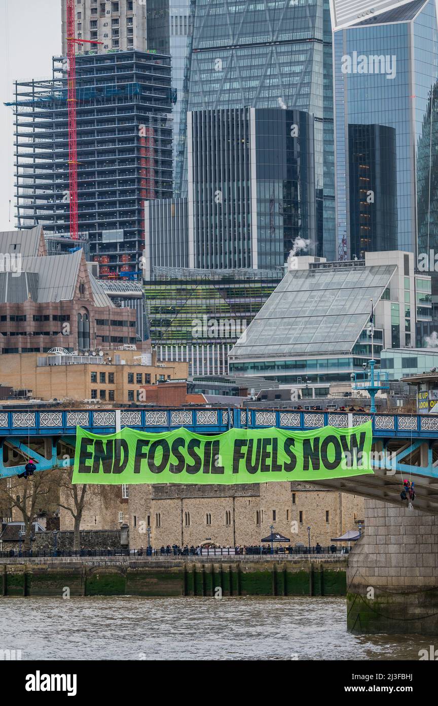 London, UK. 8th Apr, 2022. End Fossil Fuels Now - Extinction Rebellion ...