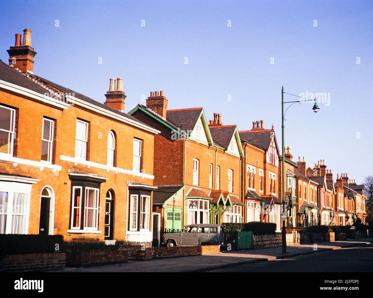 British terraced houses 1960s hi-res stock photography and images - Alamy