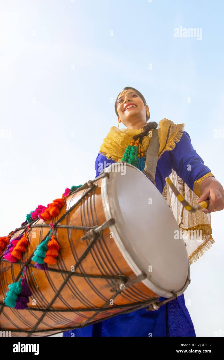 Portrait of Sikh woman playing drum during Baisakhi celebration Stock ...