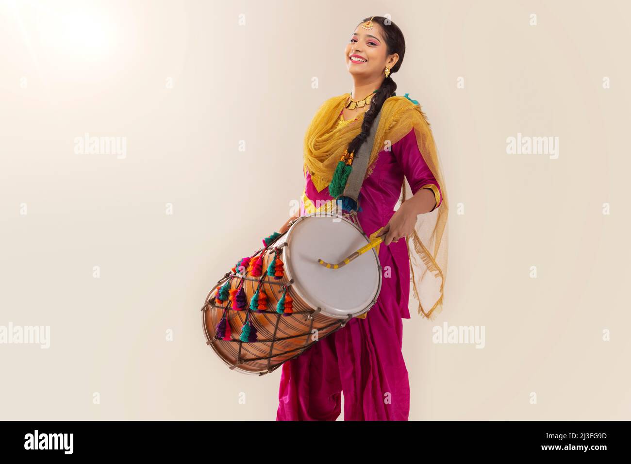 Portrait of Sikh woman playing drum during Baisakhi celebration Stock ...