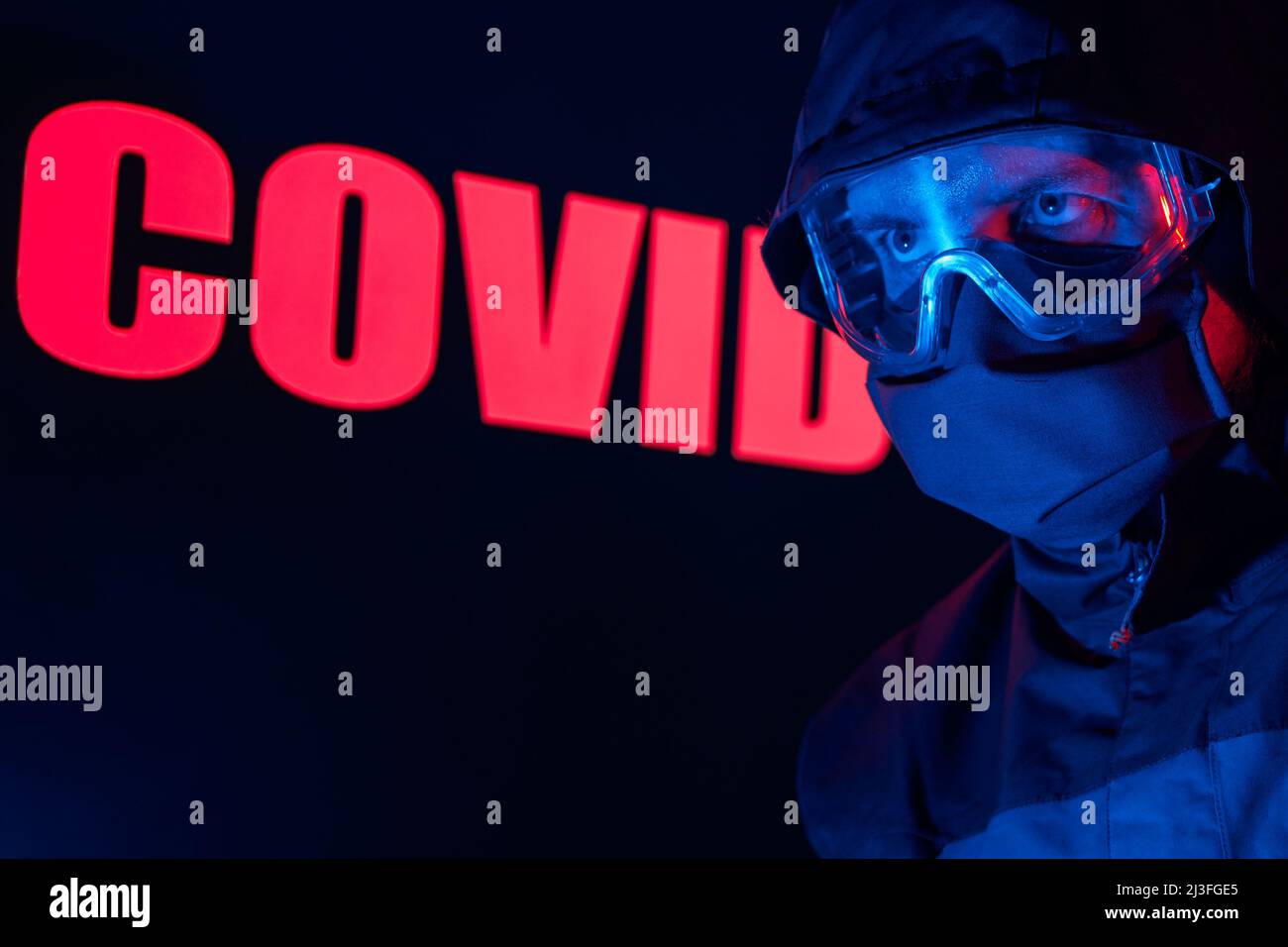 Face mask glasses hi-res stock photography and images - Alamy