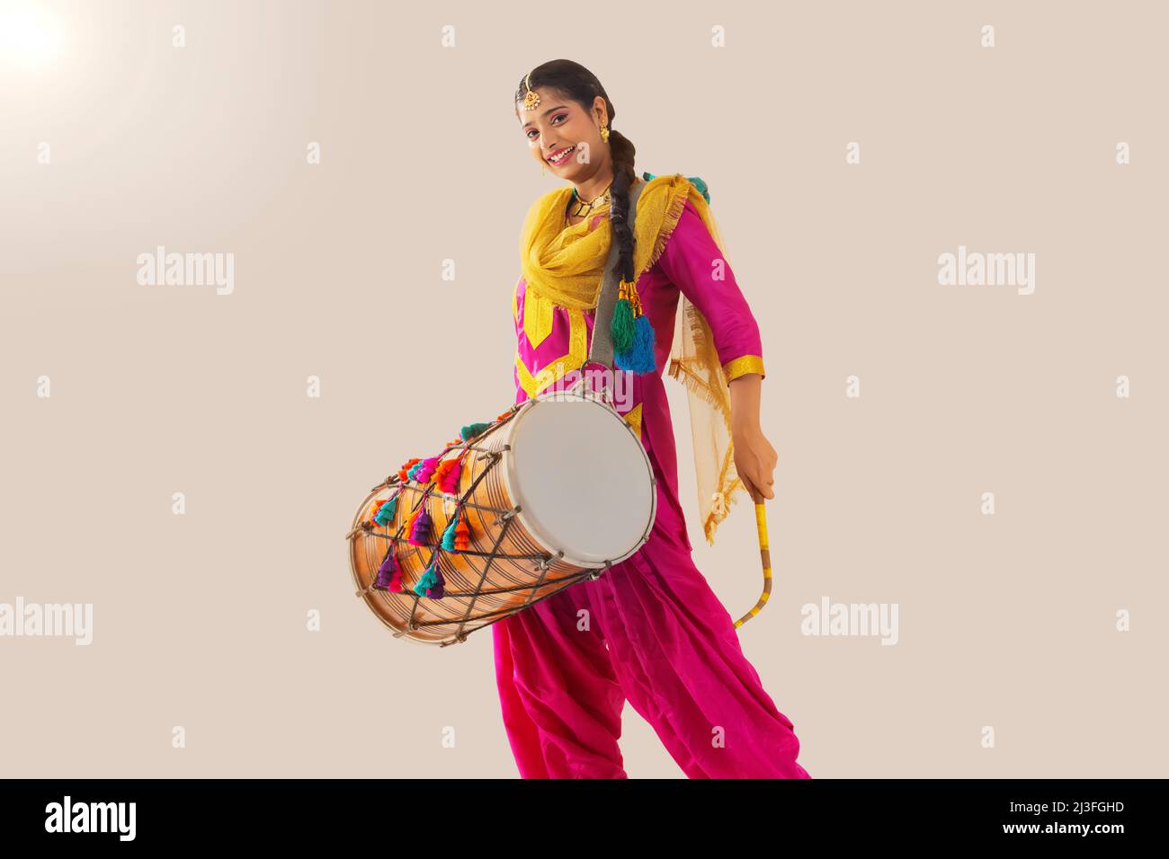 Portrait of Sikh woman playing drum during Baisakhi celebration Stock ...