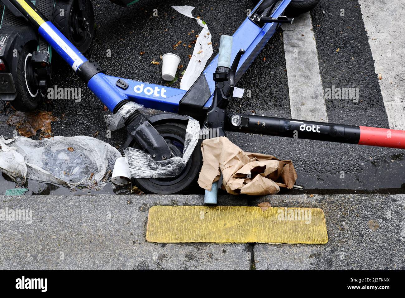 Ebike thrown hi-res stock photography and images - Alamy