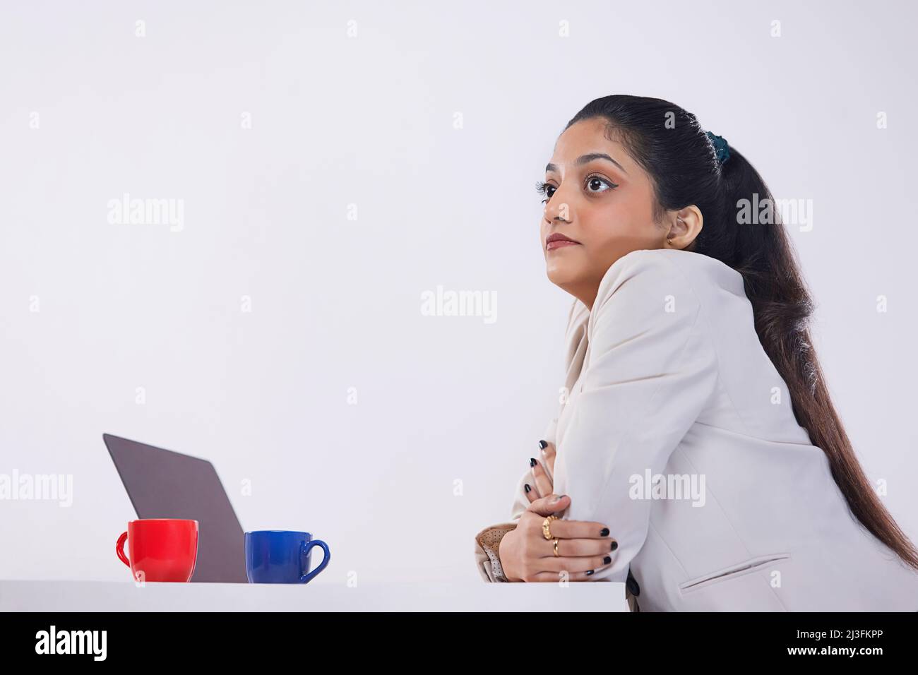 Woman looking elsewhere hi-res stock photography and images - Alamy