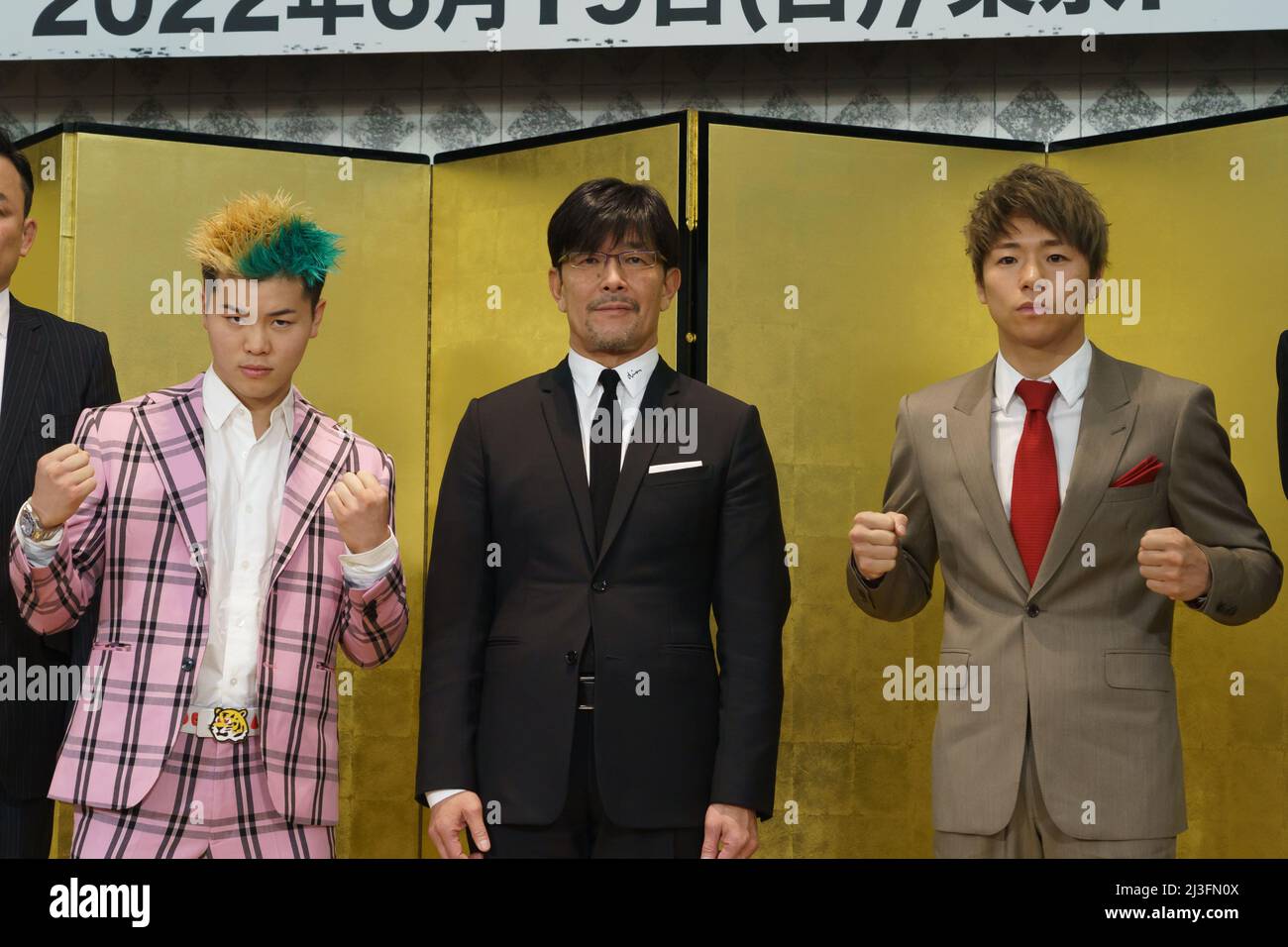 (L-R) MMA fighter Tenshin Nasukawa, Executive committee Nobuyuki ...