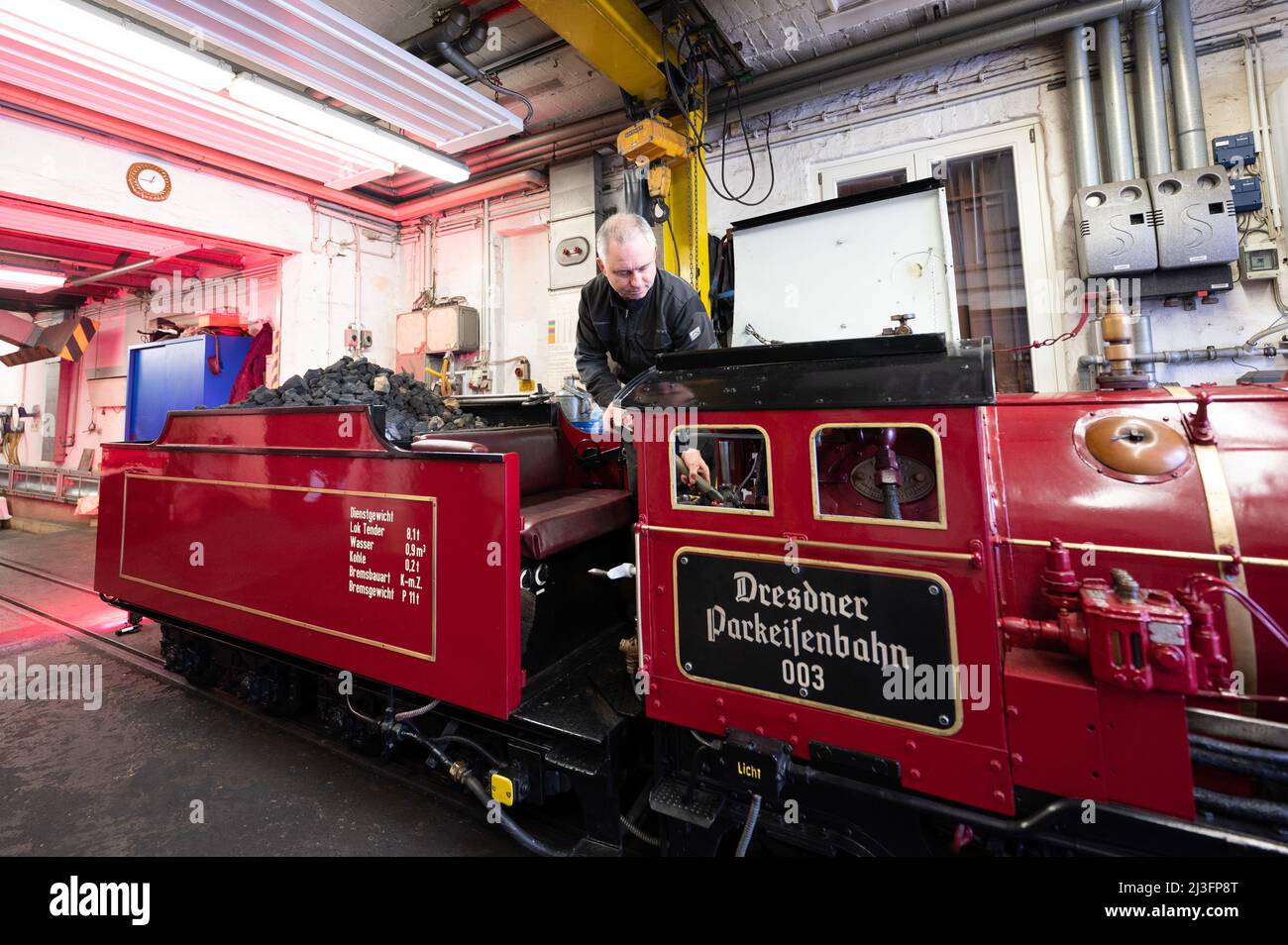 Dresden, Germany. 08th Apr, 2022. Thomas Winkler, engine driver ...