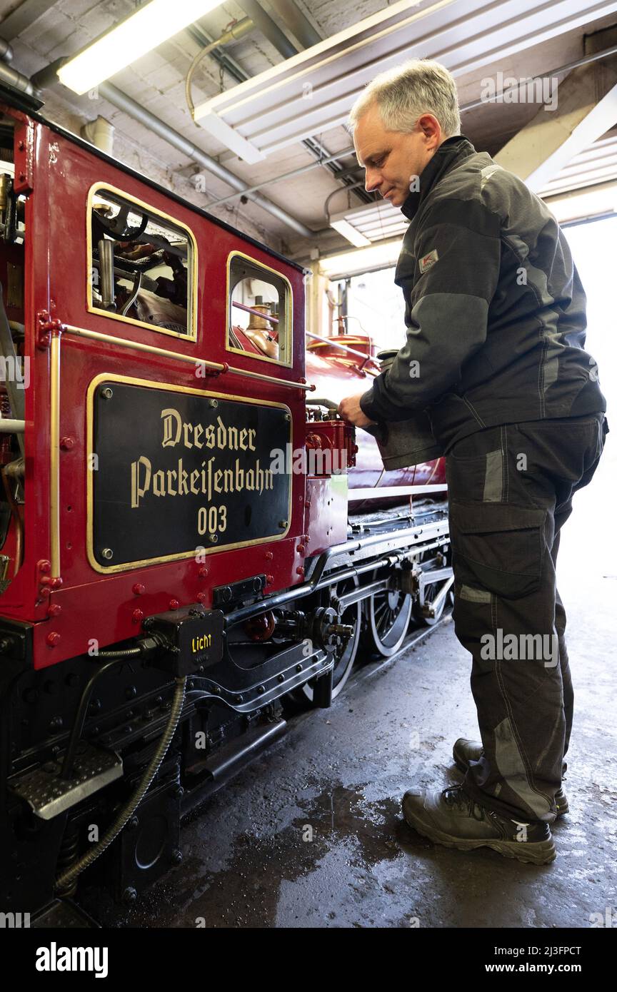 Dresden, Germany. 08th Apr, 2022. Thomas Winkler, engine driver ...