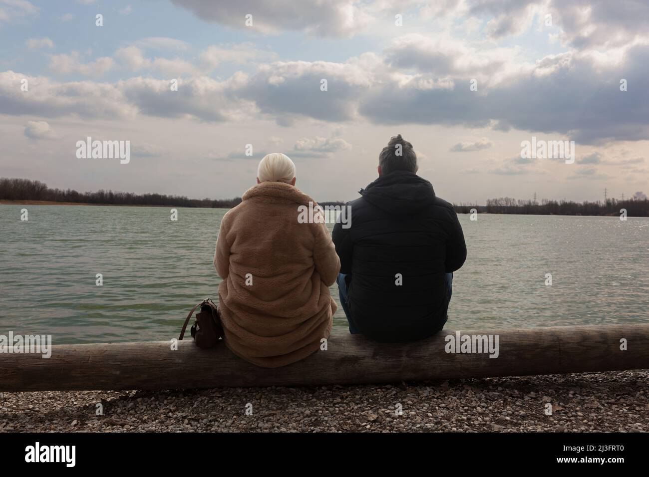 Man staring at lake hi-res stock photography and images - Alamy