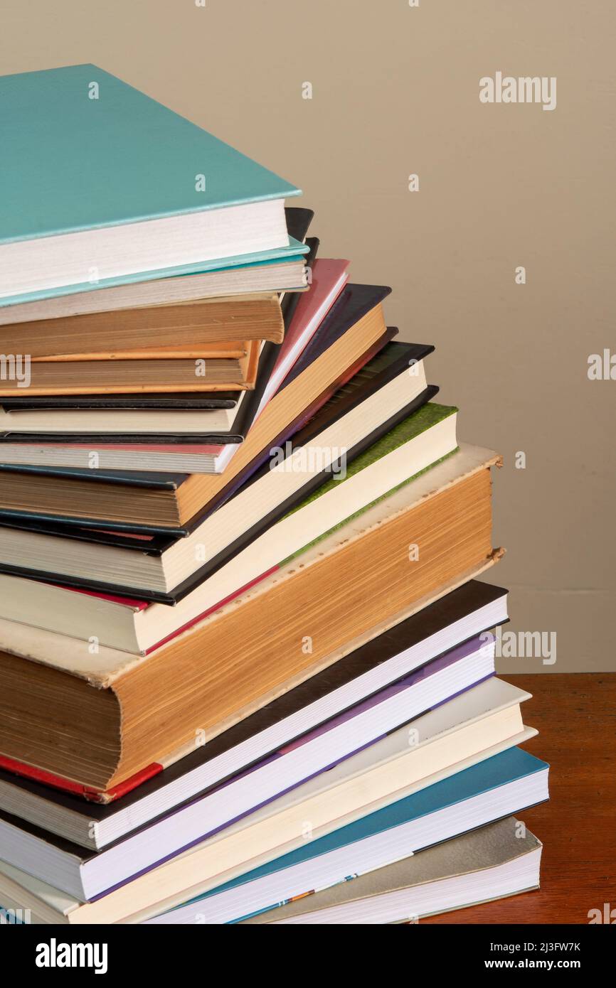 Close-up of background stack of old used books. Pile of vintage old ...