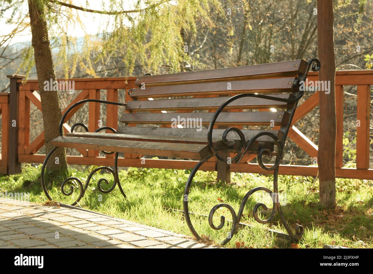 Empty bench in sunny hi-res stock photography and images - Alamy
