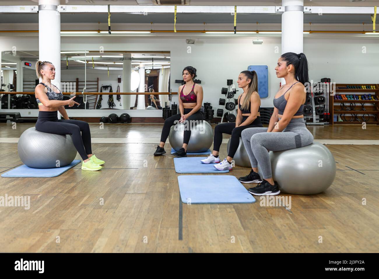 Female fitness sit hi-res stock photography and images - Alamy