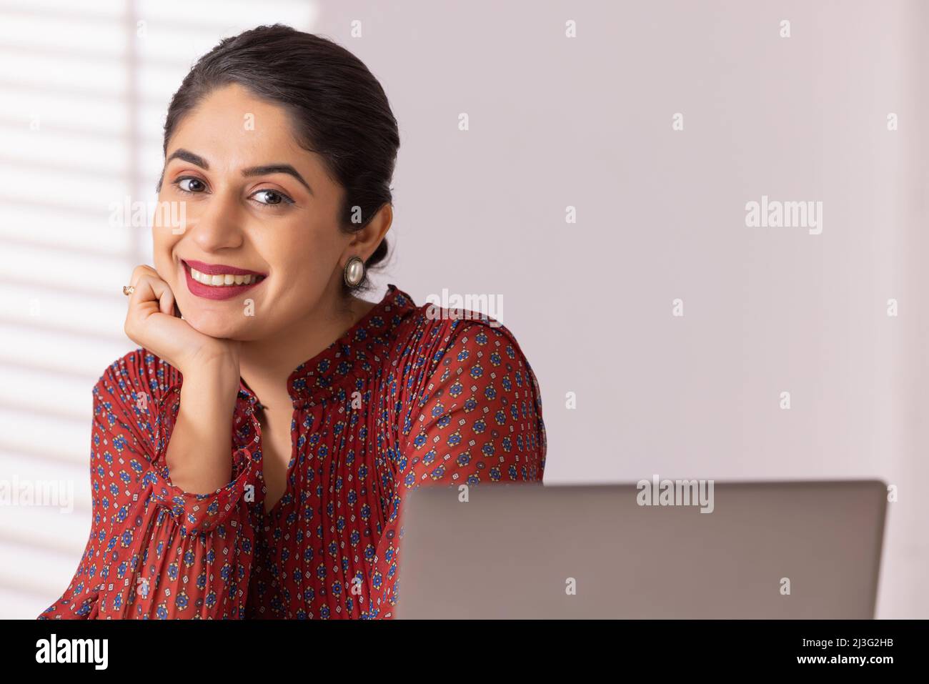 Happy working woman hi-res stock photography and images - Alamy